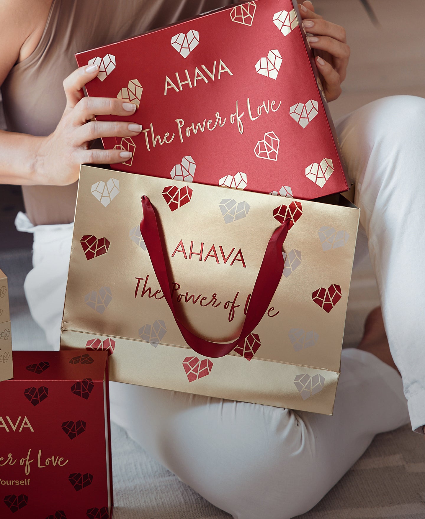 הולידיי – AHAVA Israel