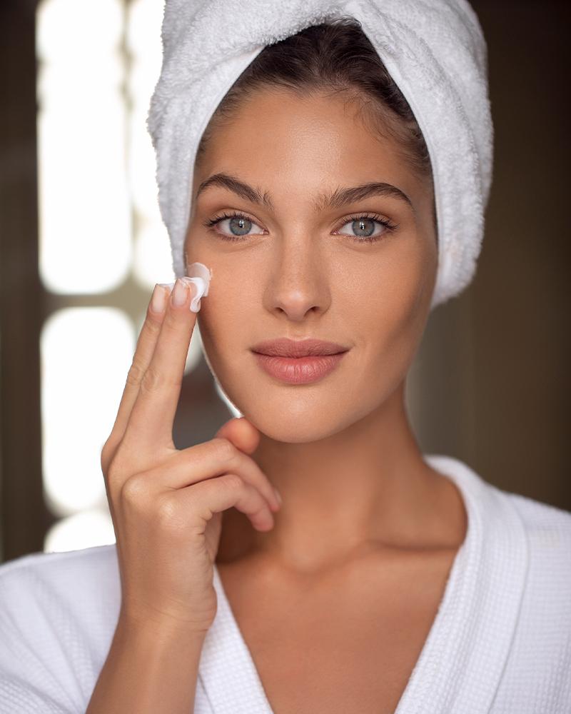 בוץ מים המלח – AHAVA Israel